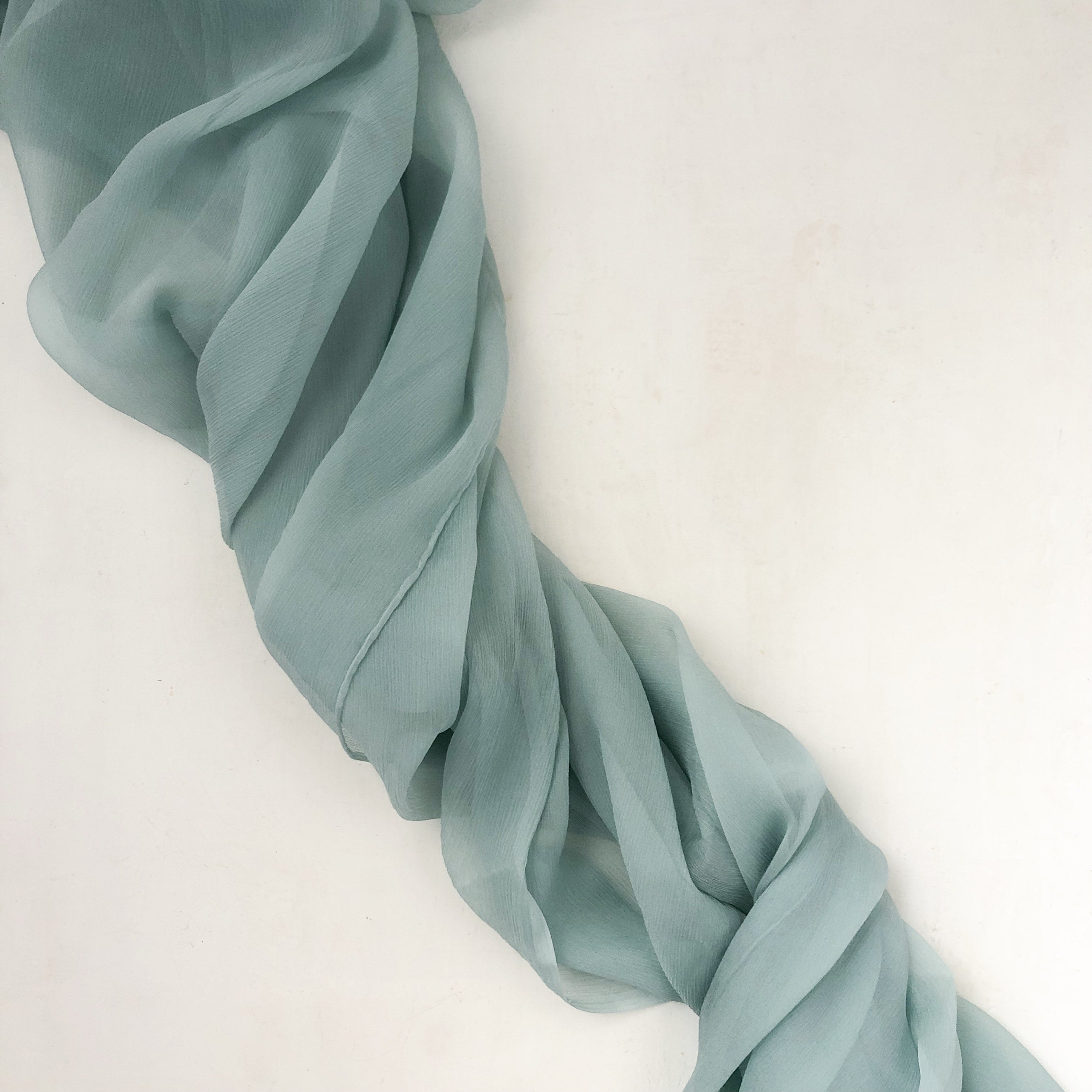 Runner seta stropicciata verde giada | Allegoria – Allegoria Textiles