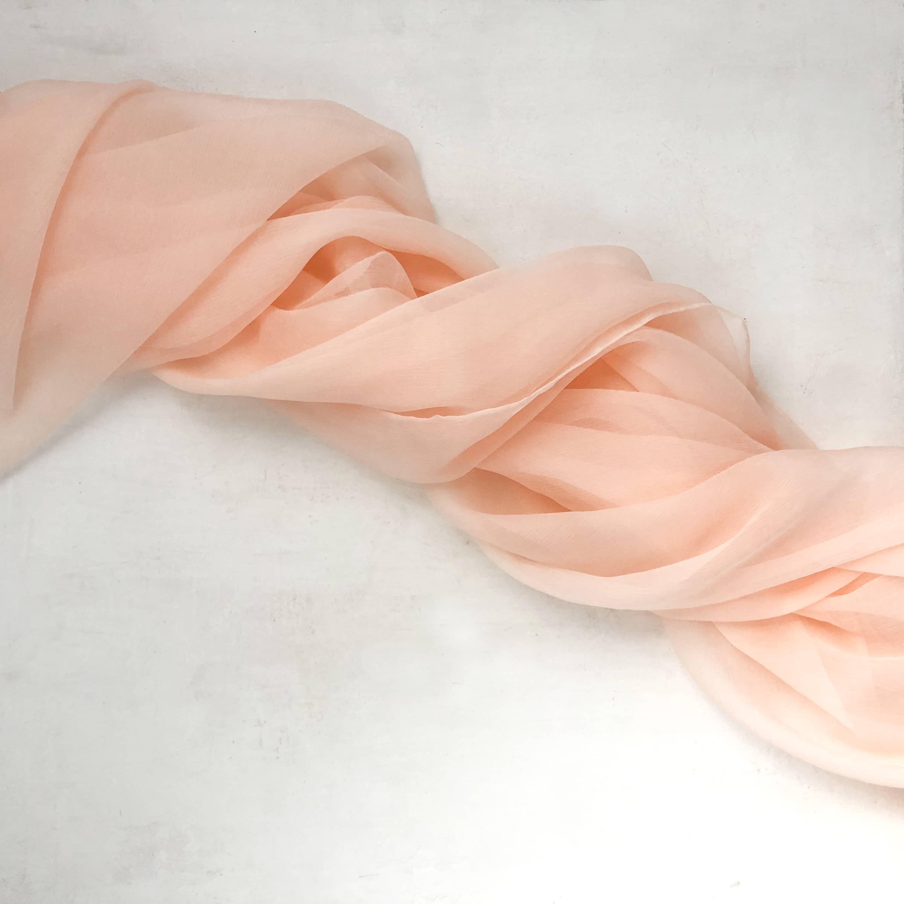 Runner seta stropicciata rosa blush | Allegoria – Allegoria Textiles